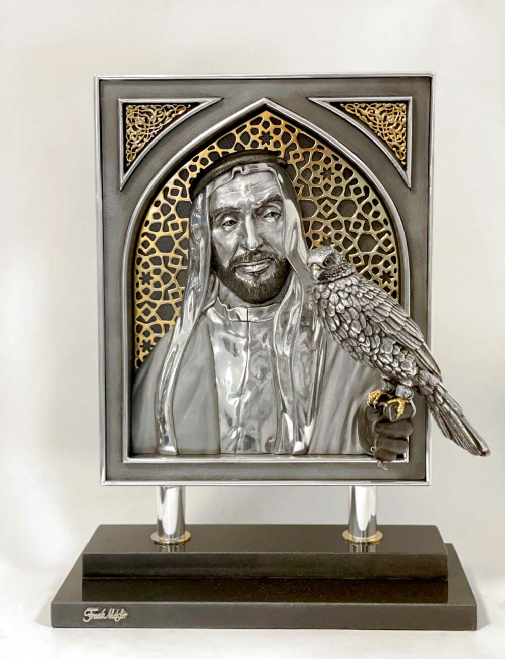 Sheikh Zayed with the Falcon - Bingyols